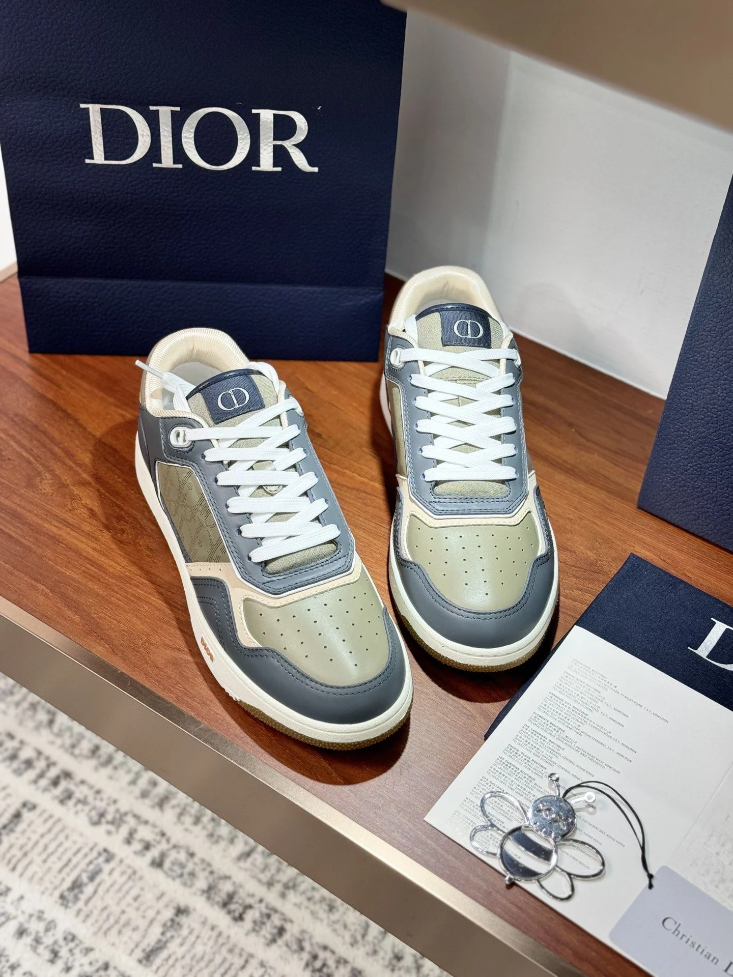 Indistinguishable Christian Dior Sneaker