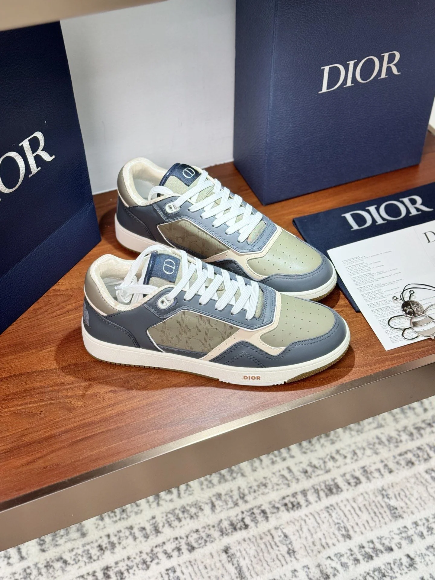 Indistinguishable Christian Dior Sneaker