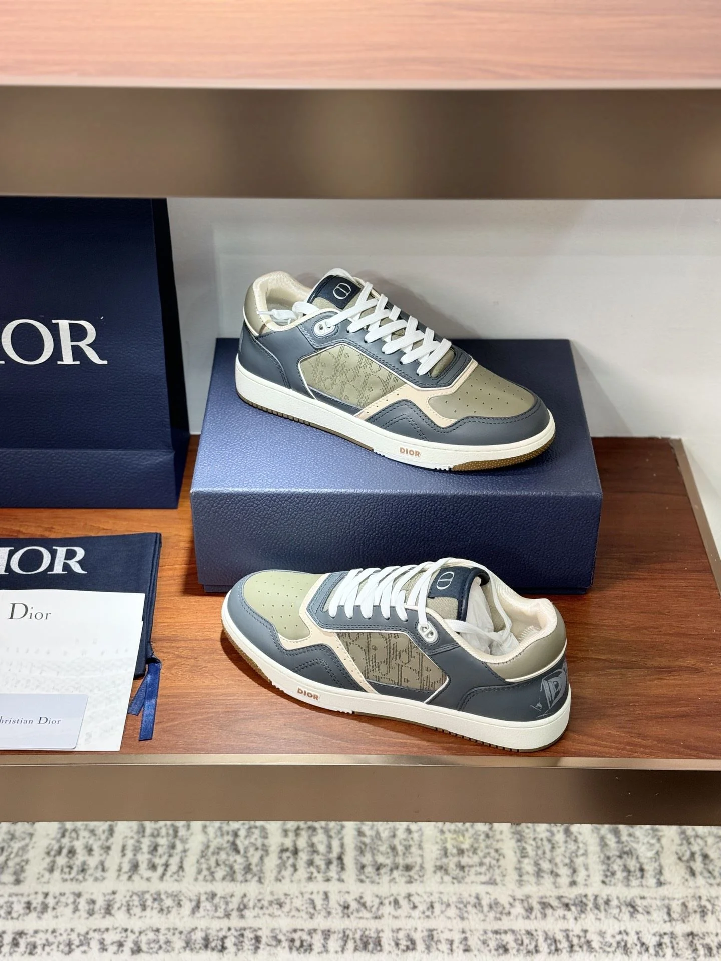 Indistinguishable Christian Dior Sneaker