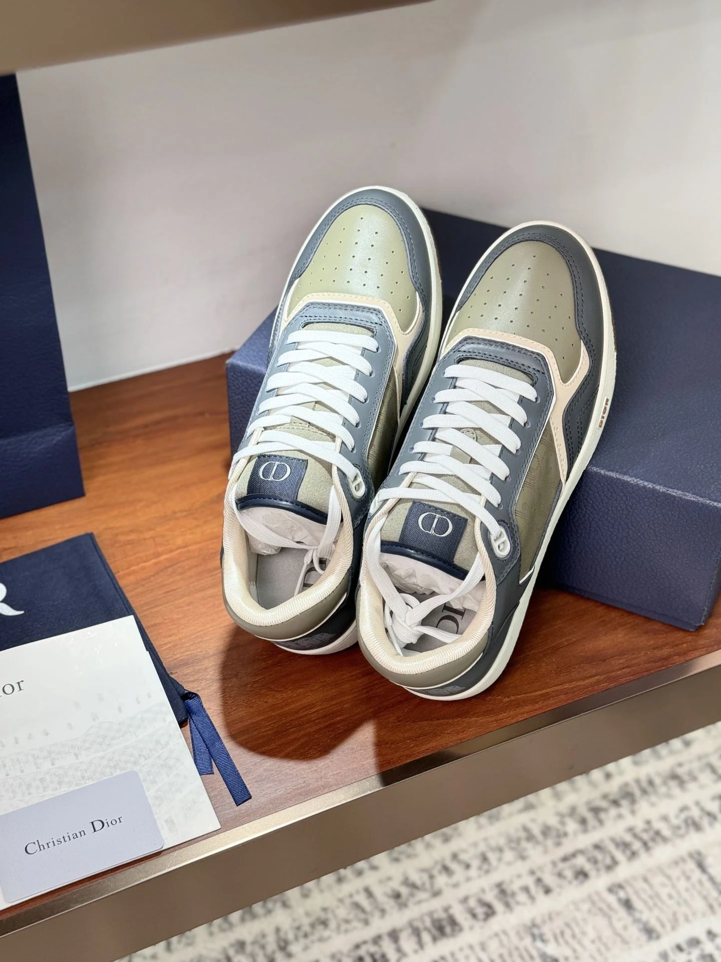 Indistinguishable Christian Dior Sneaker
