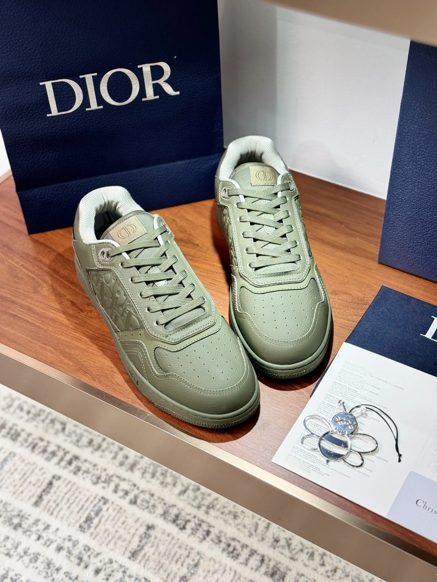 Legit Christian Dior Sneaker