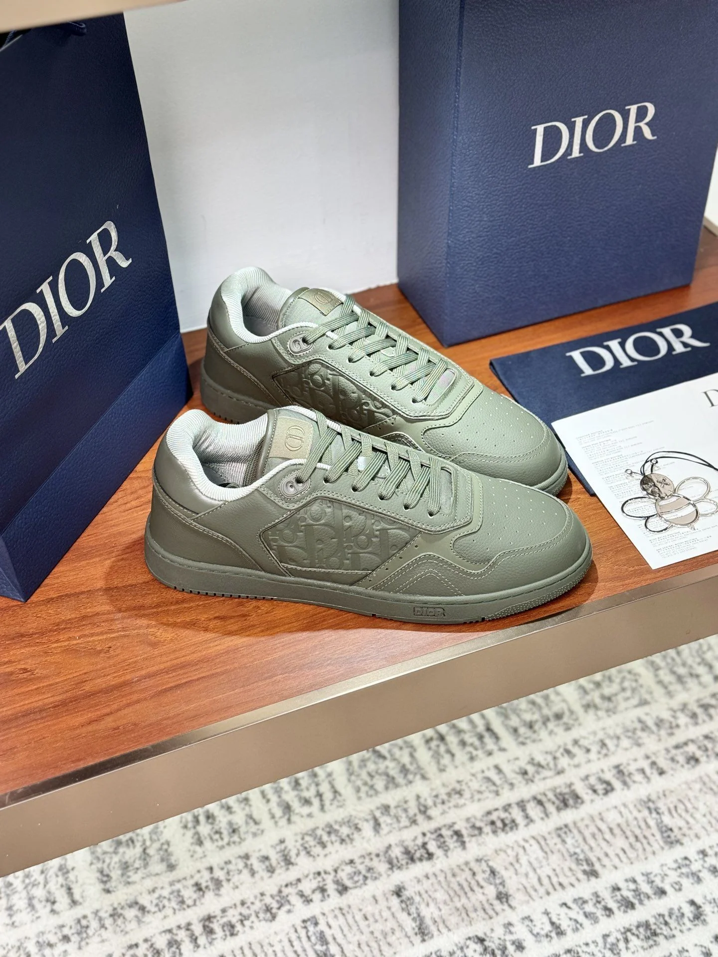 Legit Christian Dior Sneaker