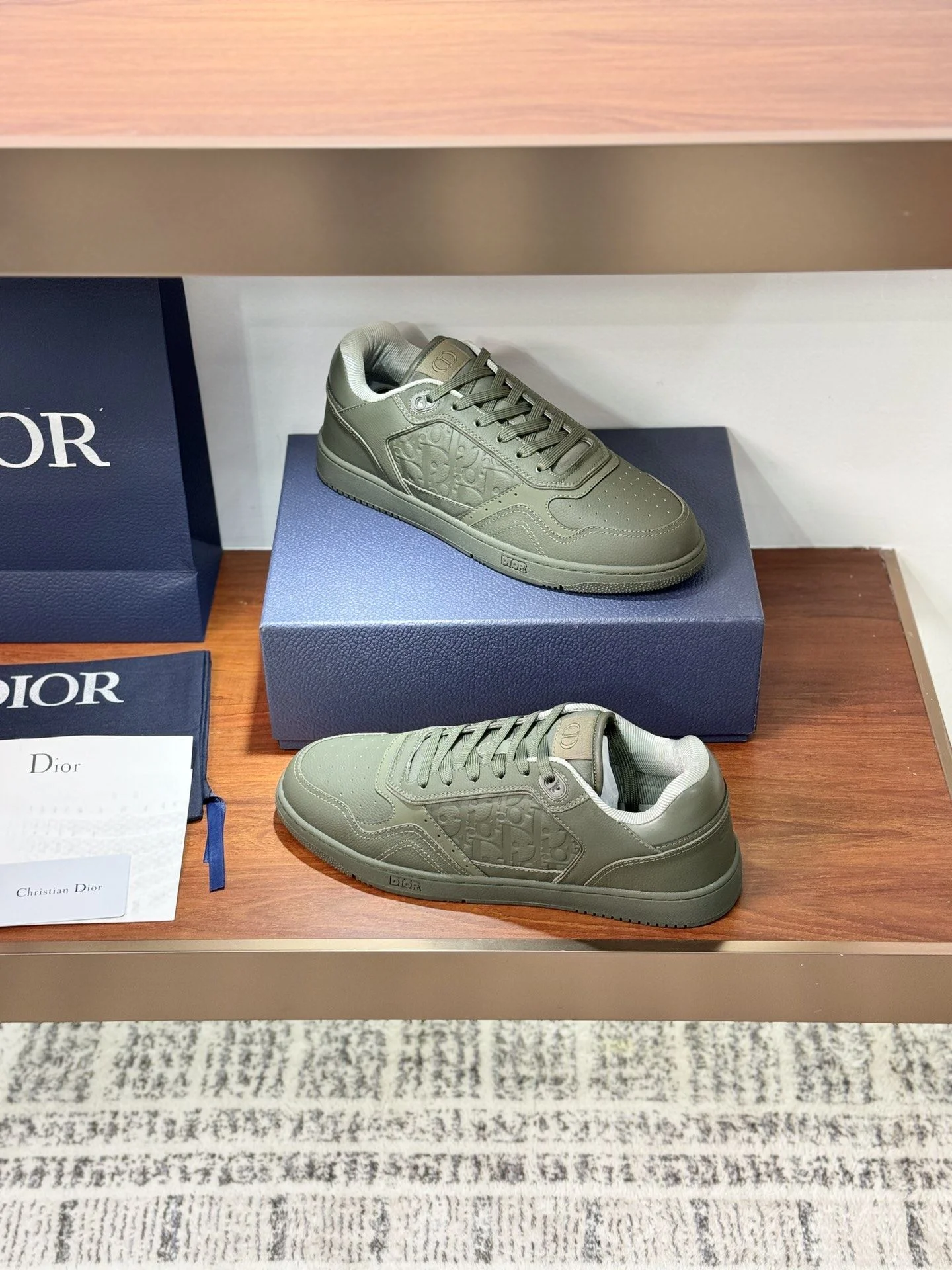 Legit Christian Dior Sneaker