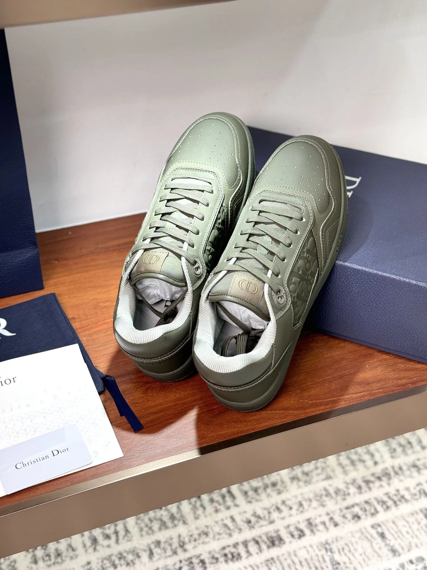 Legit Christian Dior Sneaker