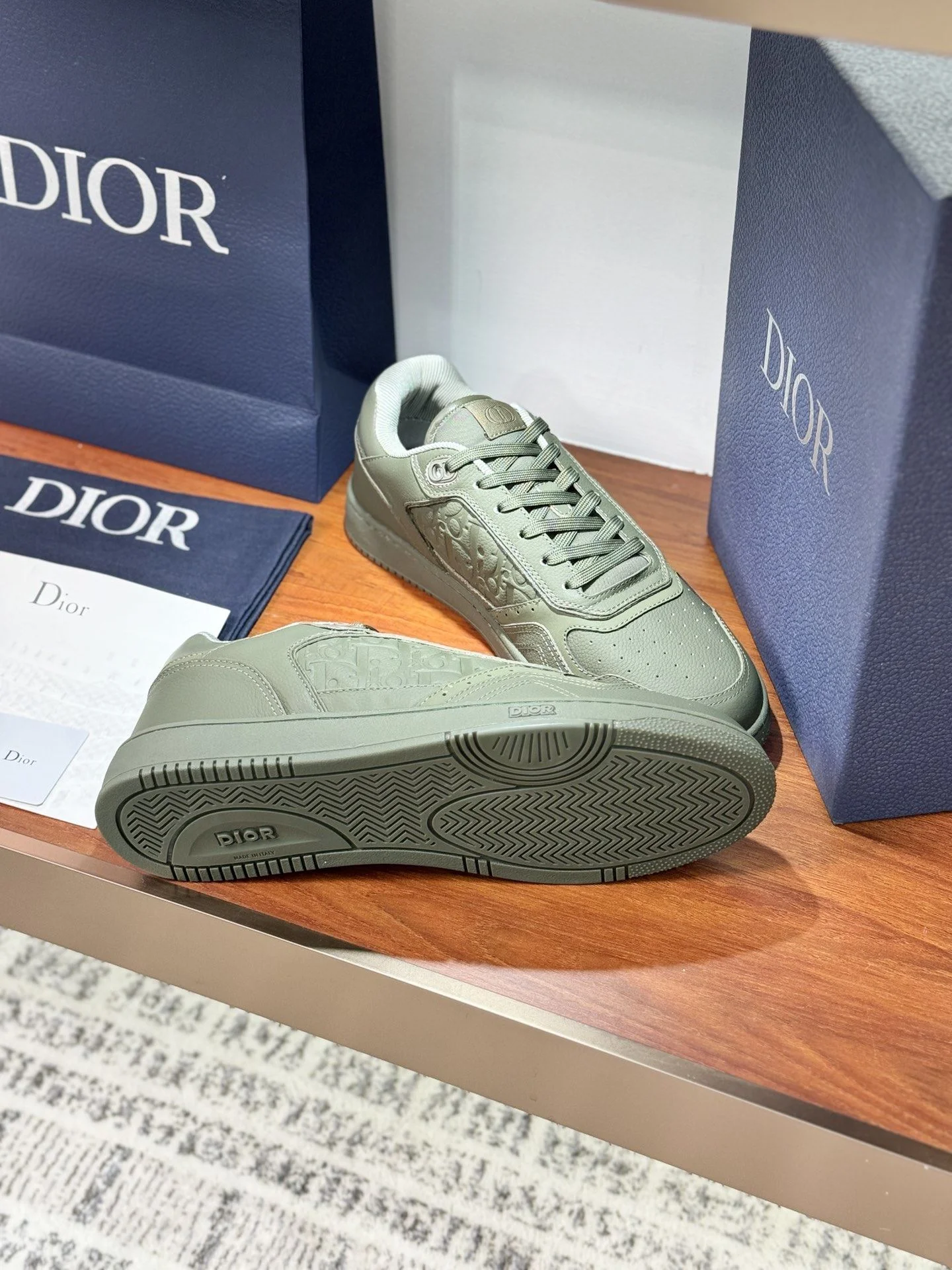 Legit Christian Dior Sneaker
