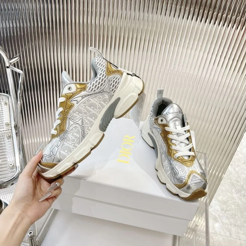 Accurate model Christian Dior Sneaker