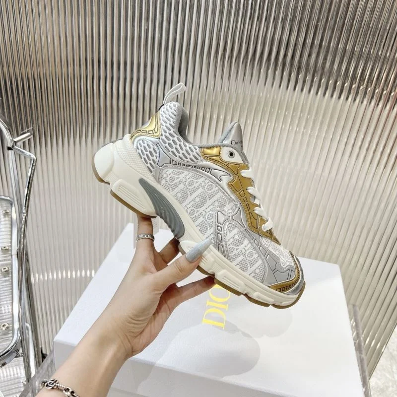Accurate model Christian Dior Sneaker