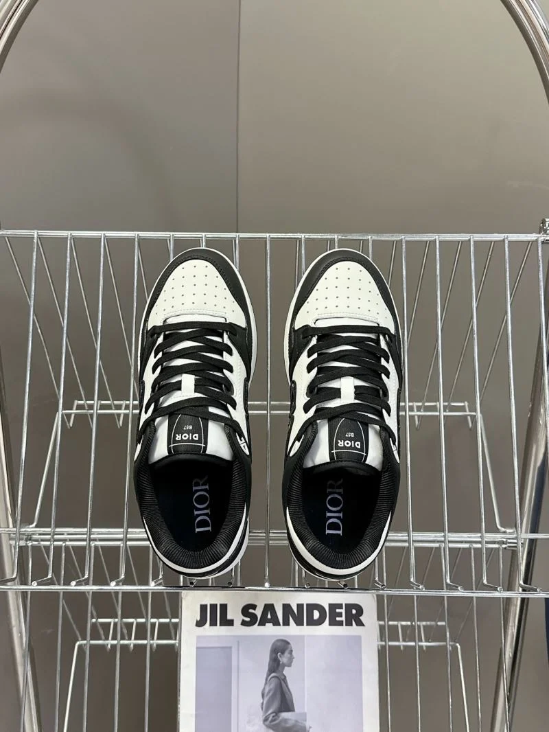 Indistinguishable Christian Dior Sneaker