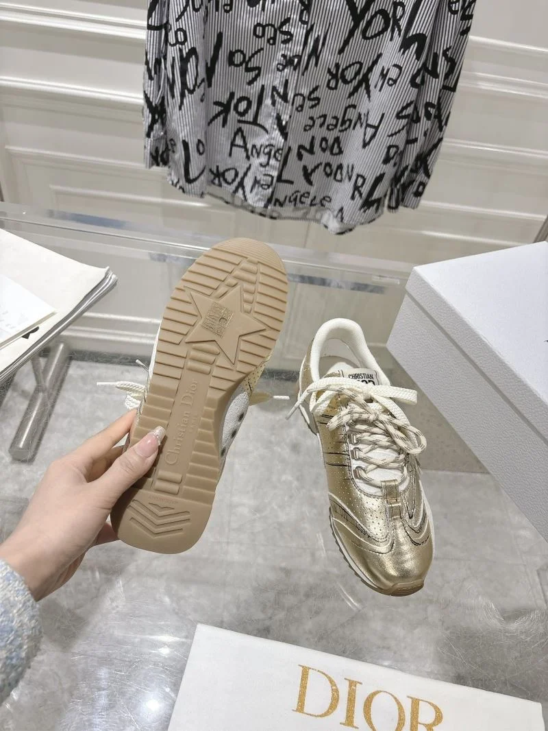 Accurate model Christian Dior Sneaker