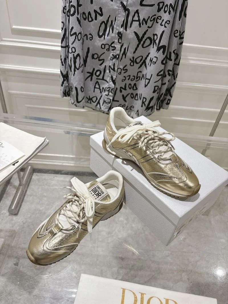 Accurate model Christian Dior Sneaker