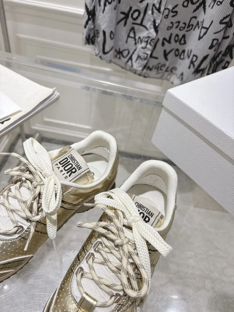Accurate model Christian Dior Sneaker