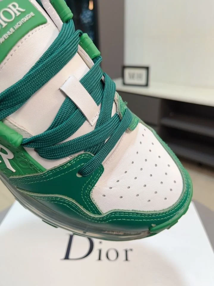 Legit Christian Dior Sneaker