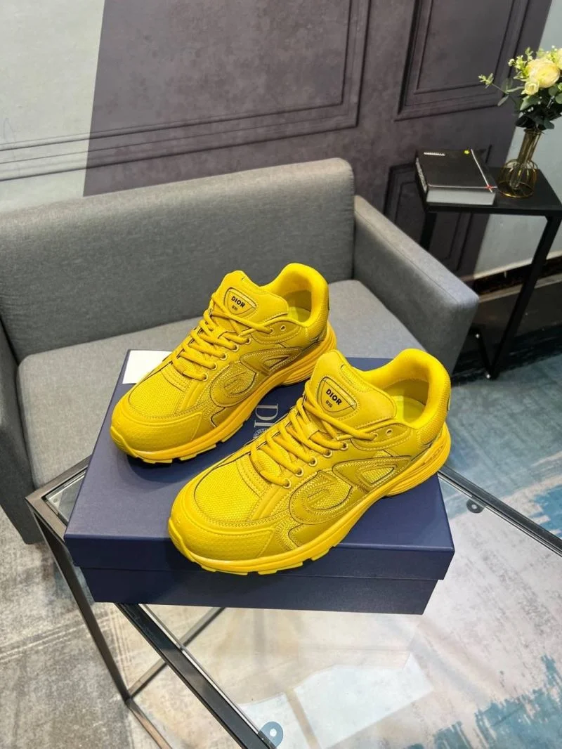 Accurate model Christian Dior Sneaker