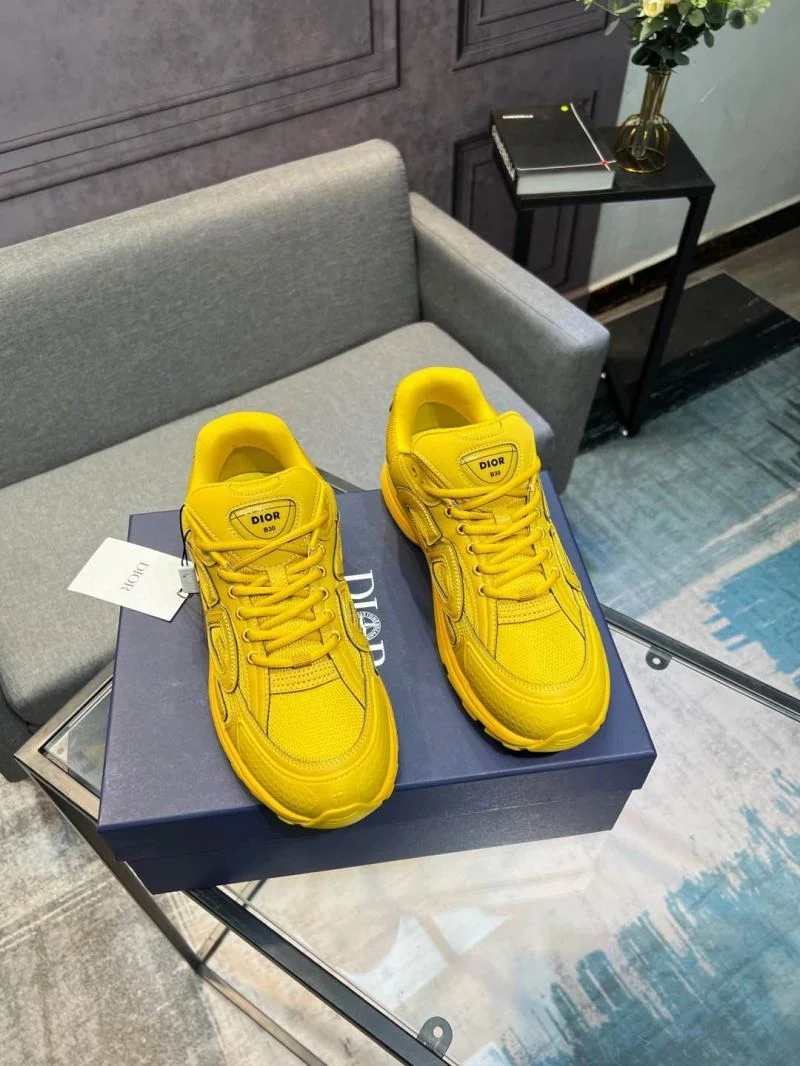 Accurate model Christian Dior Sneaker
