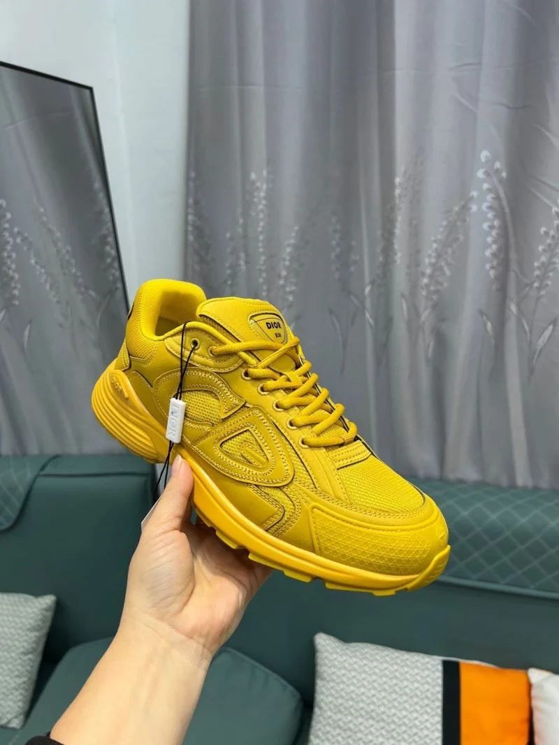 Accurate model Christian Dior Sneaker