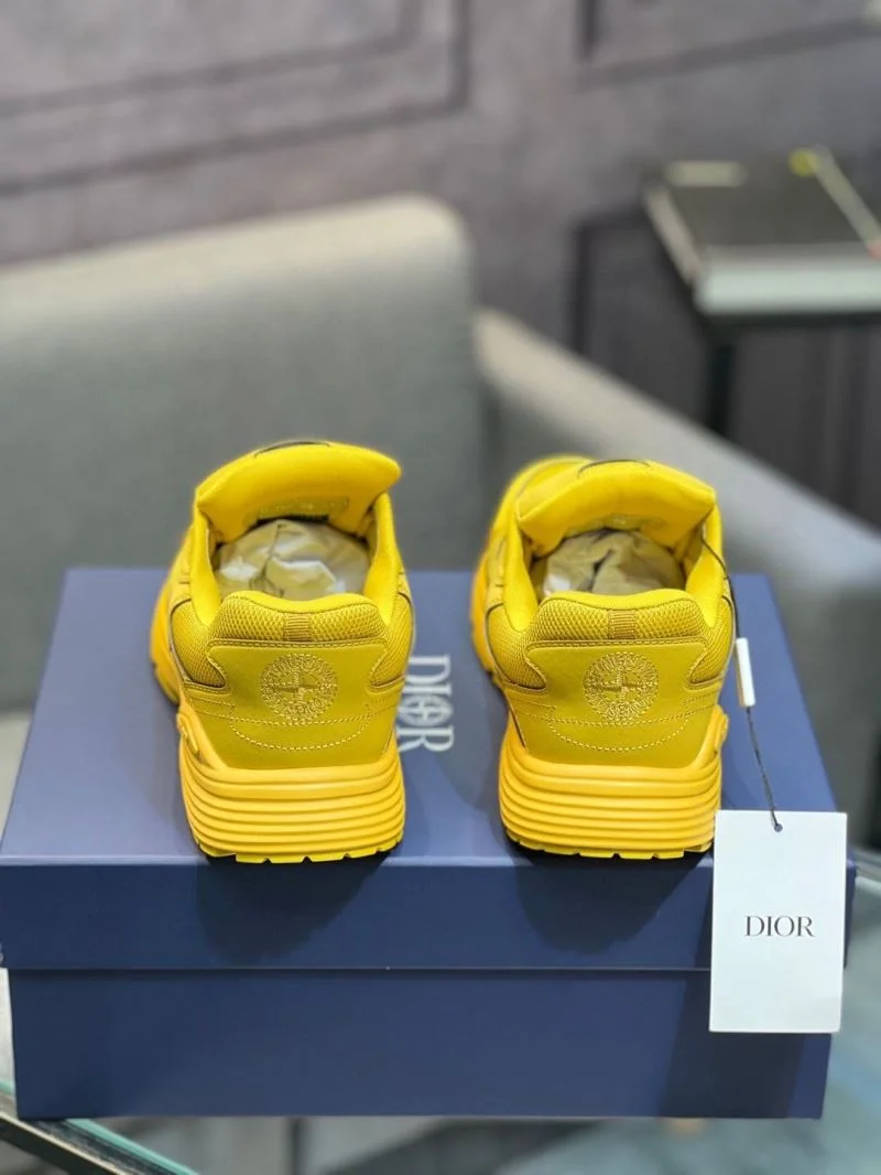 Accurate model Christian Dior Sneaker