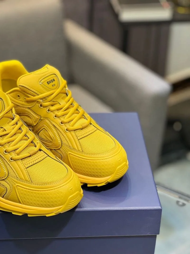 Accurate model Christian Dior Sneaker