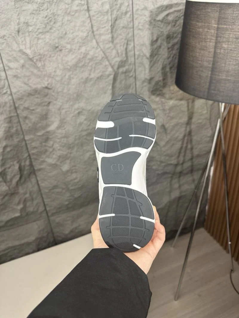 Legit Christian Dior Sneaker