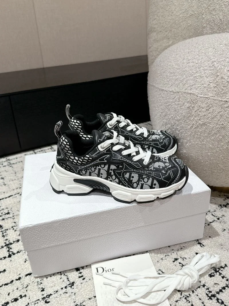 Accurate model Christian Dior Sneaker