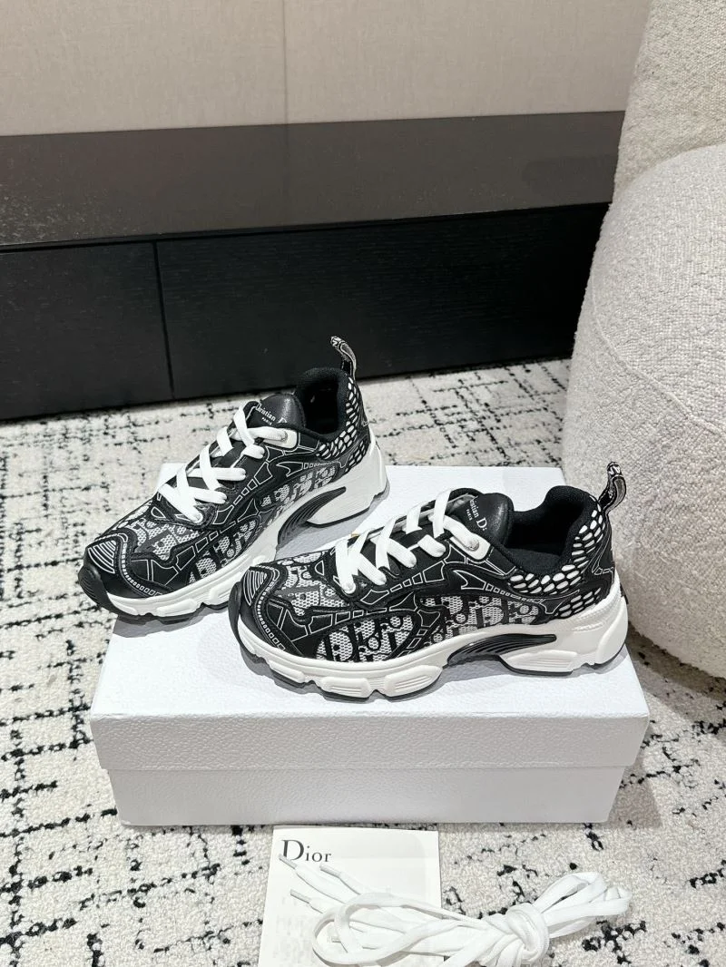 Accurate model Christian Dior Sneaker