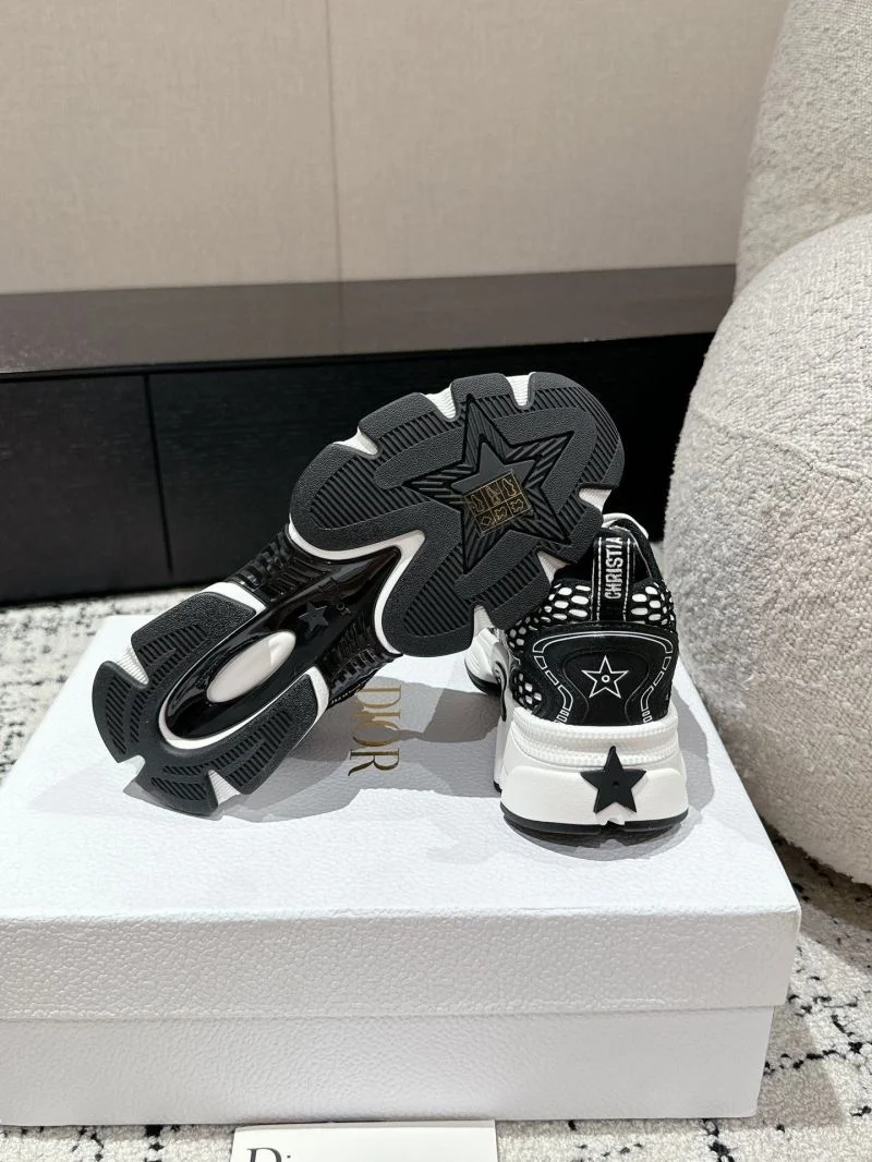 Accurate model Christian Dior Sneaker