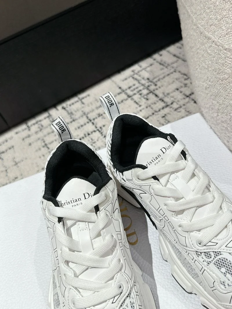 Accurate model Christian Dior Sneaker