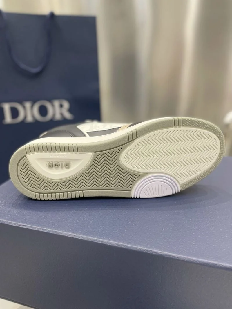 Legit Christian Dior Sneaker