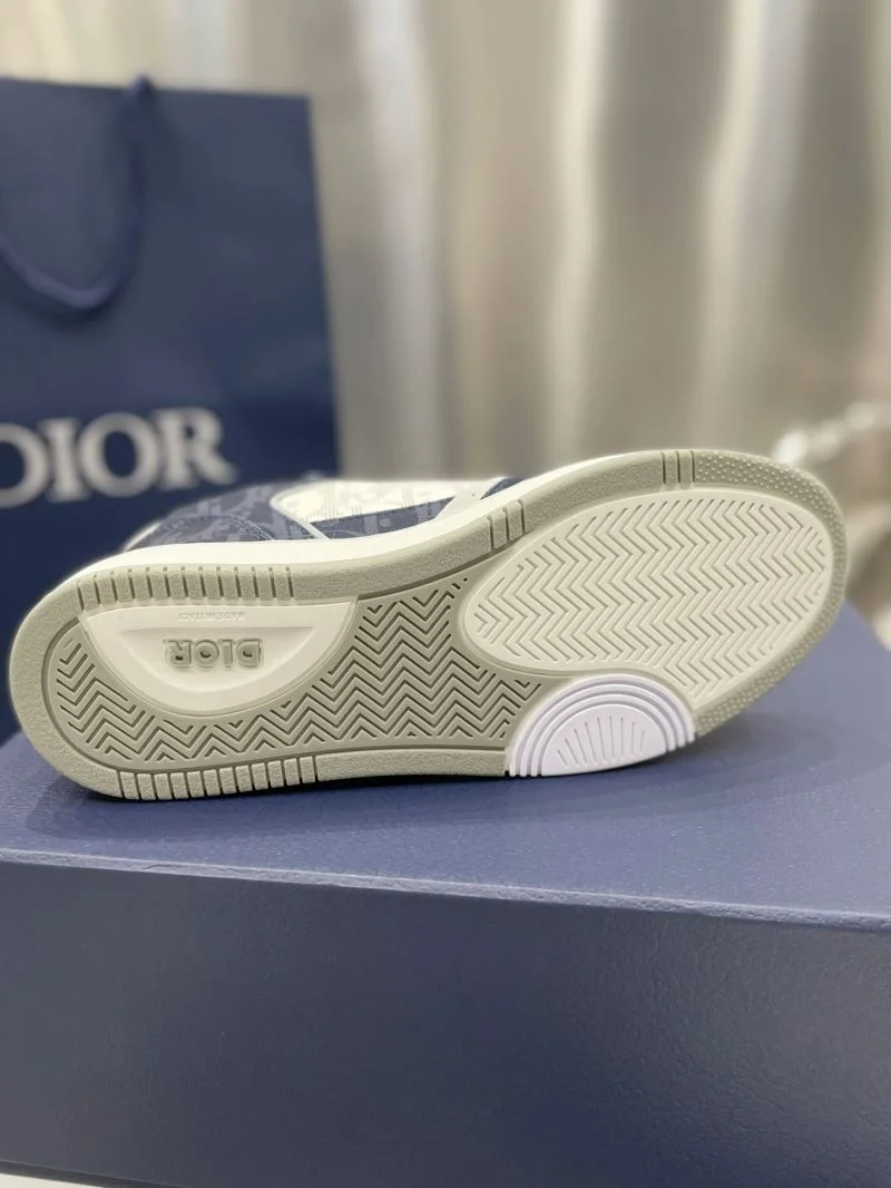 Indistinguishable Christian Dior Sneaker