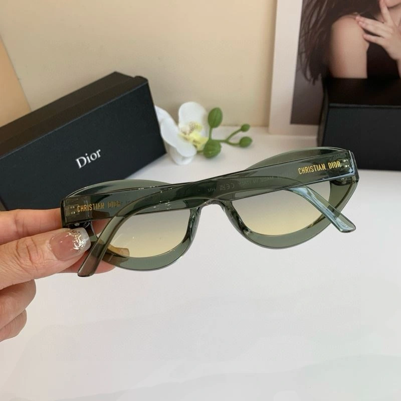 Accurate model Christian Dior Sunglasses