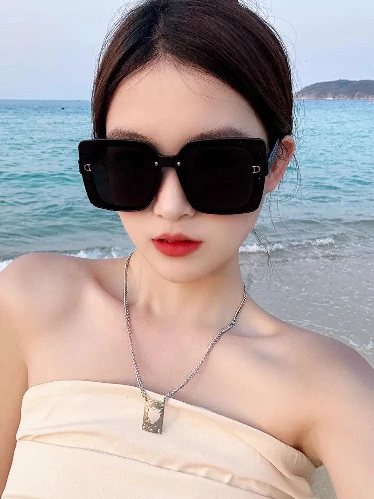 Accurate model Christian Dior Sunglasses