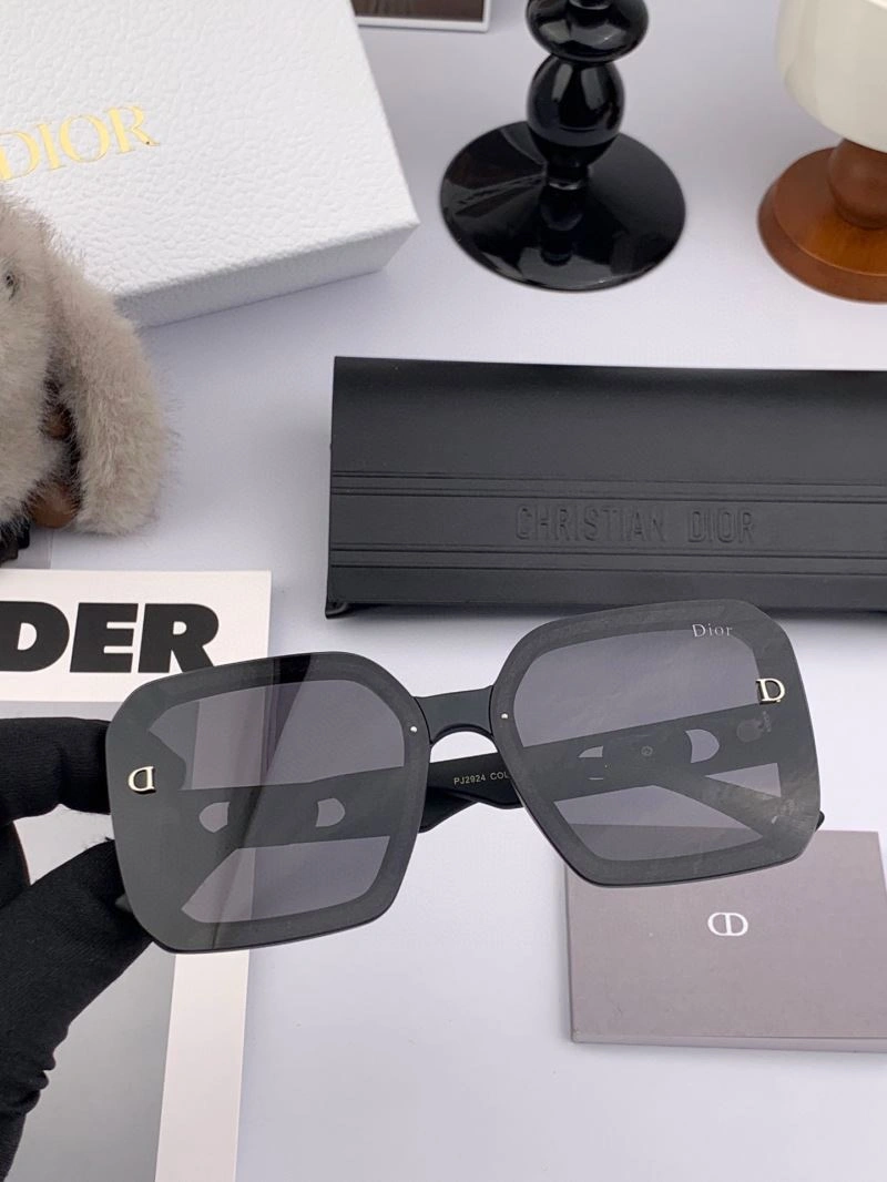 Accurate model Christian Dior Sunglasses
