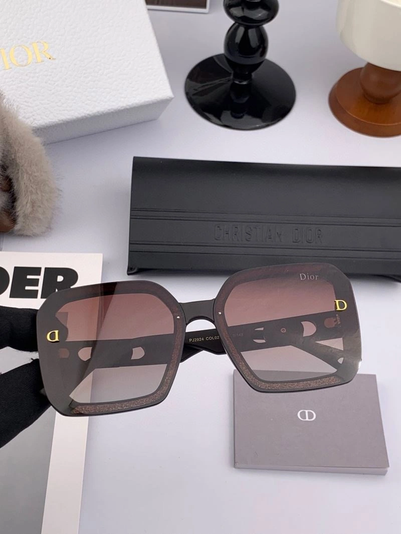 Accurate model Christian Dior Sunglasses