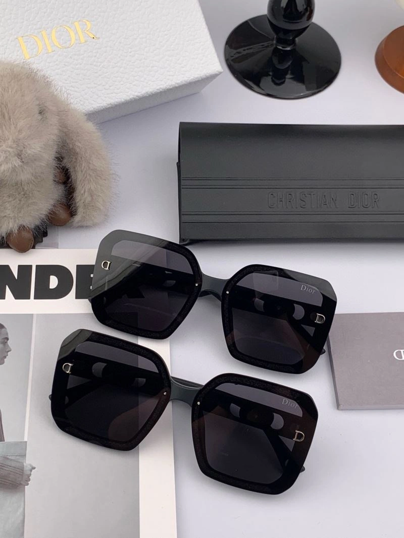 Accurate model Christian Dior Sunglasses