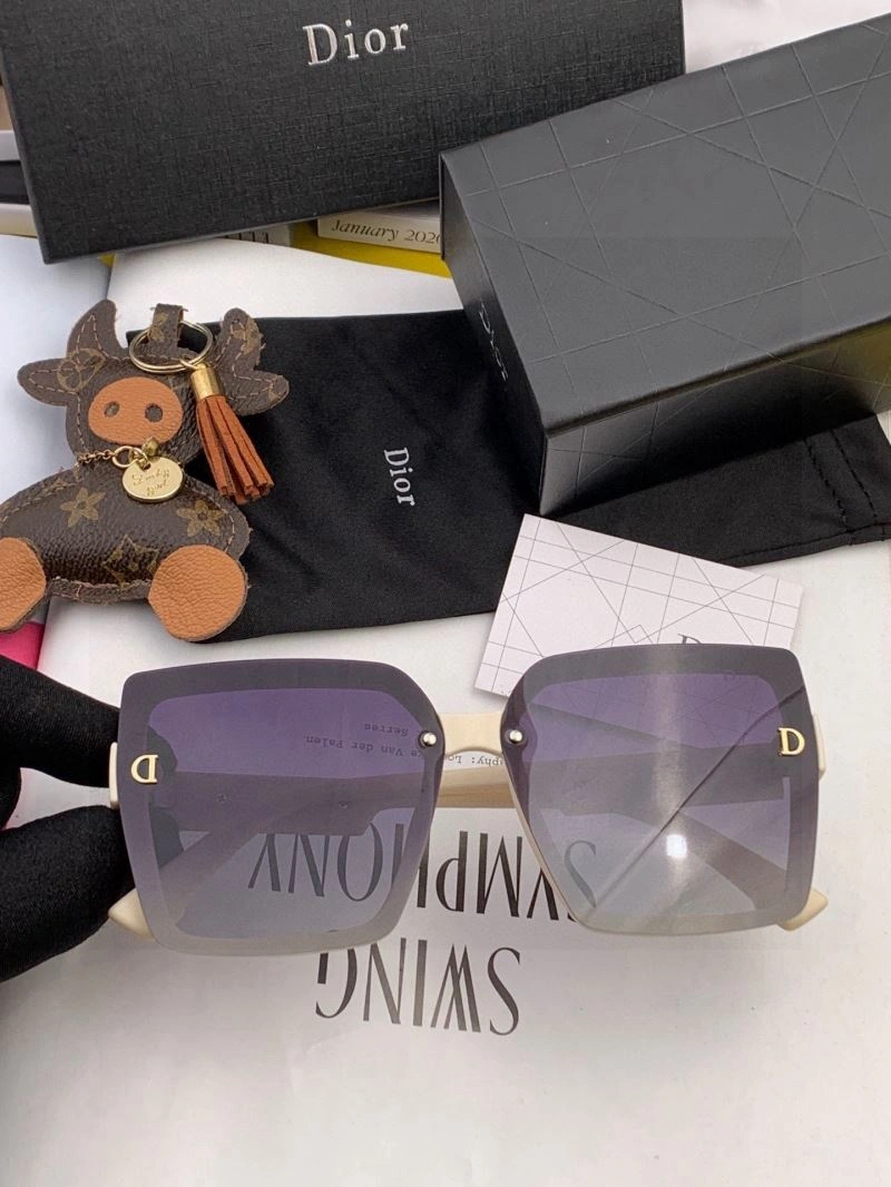 Accurate model Christian Dior Sunglasses