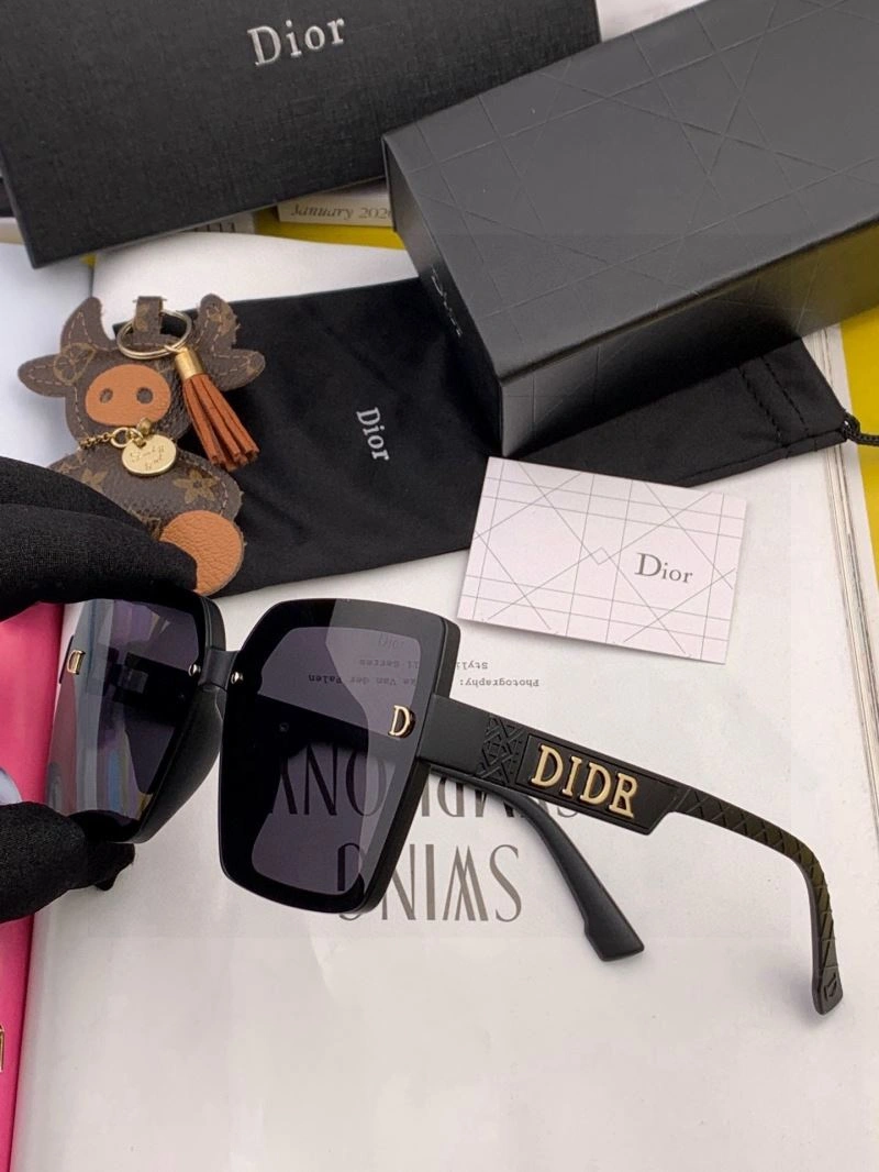 Accurate model Christian Dior Sunglasses