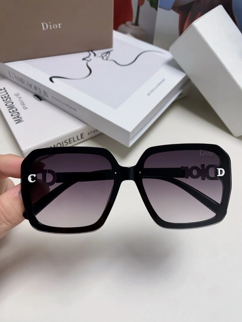 Accurate model Christian Dior Sunglasses