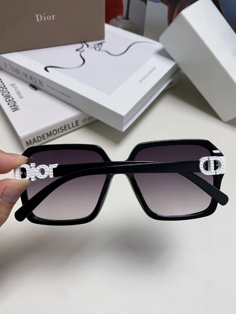 Accurate model Christian Dior Sunglasses