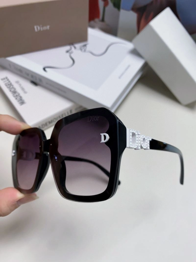 Accurate model Christian Dior Sunglasses