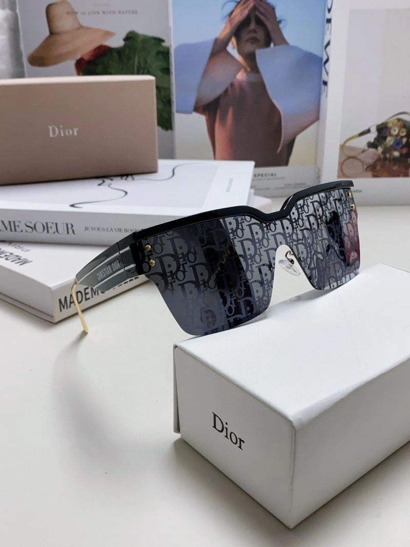 Accurate model Christian Dior Sunglasses