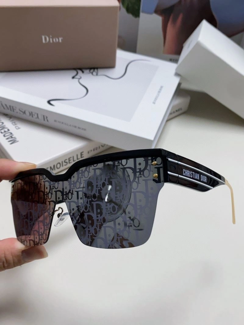 Accurate model Christian Dior Sunglasses
