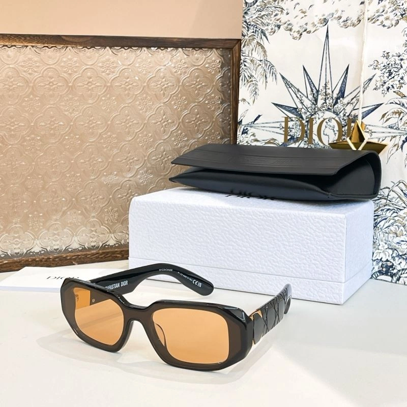 Accurate model Christian Dior Sunglasses