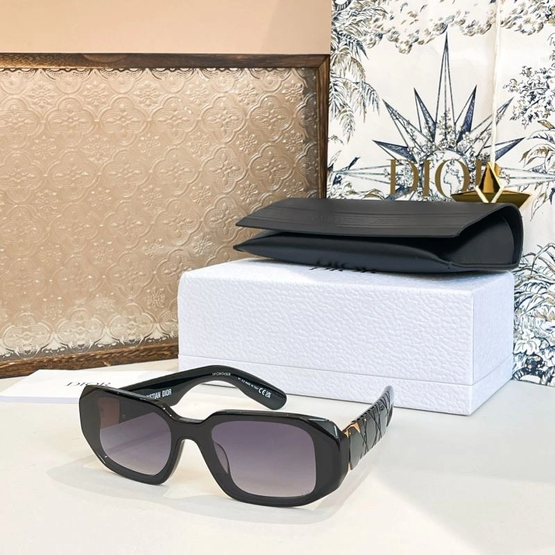 Accurate model Christian Dior Sunglasses