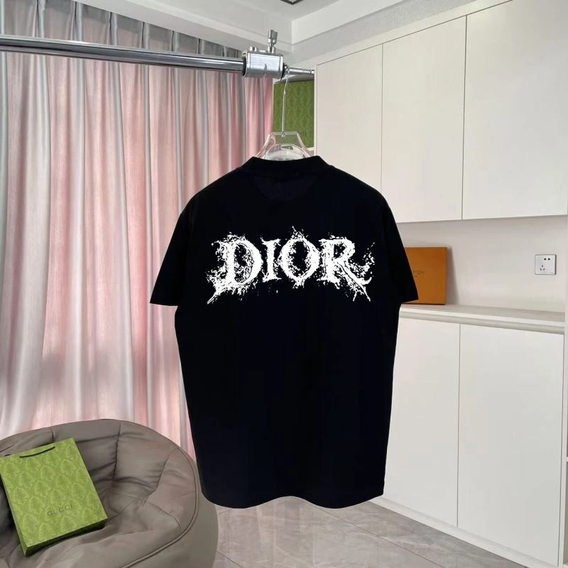 Accurate model Christian Dior T-Shirts