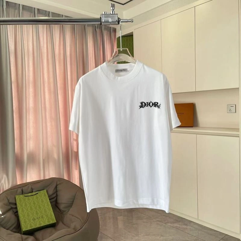 Accurate model Christian Dior T-Shirts
