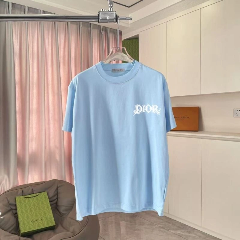 Accurate model Christian Dior T-Shirts