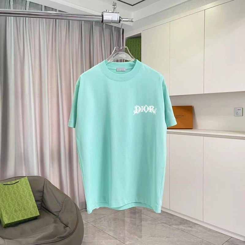 Accurate model Christian Dior T-Shirts