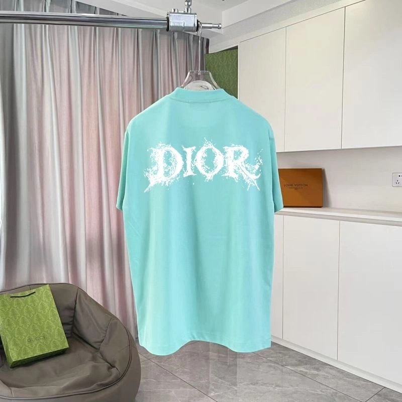 Accurate model Christian Dior T-Shirts