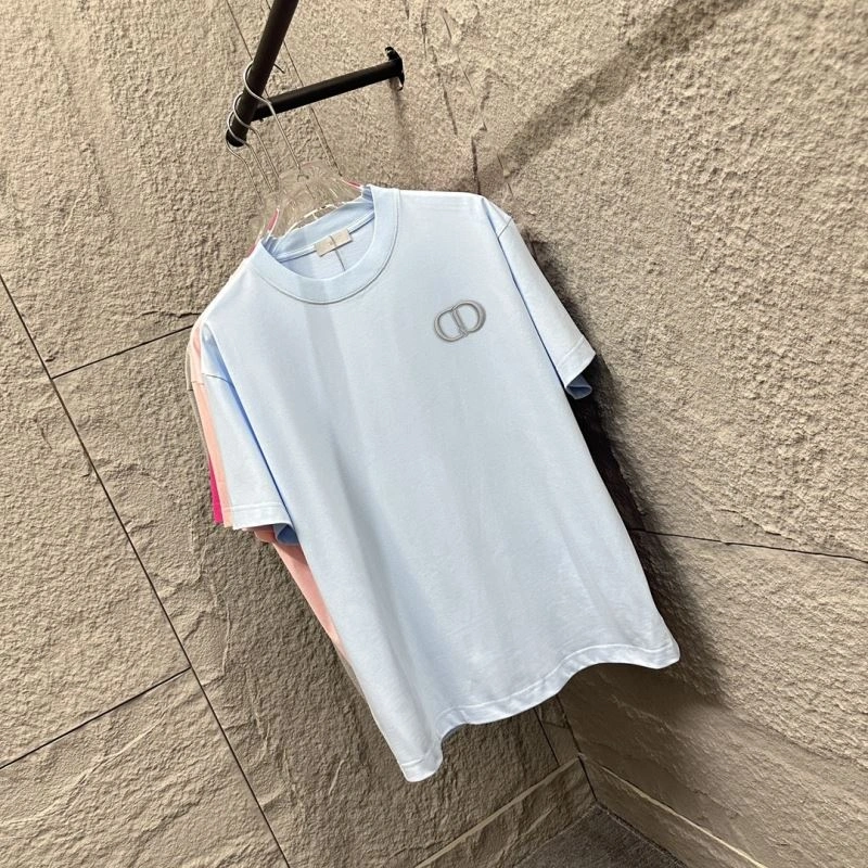 Accurate model Christian Dior T-Shirts
