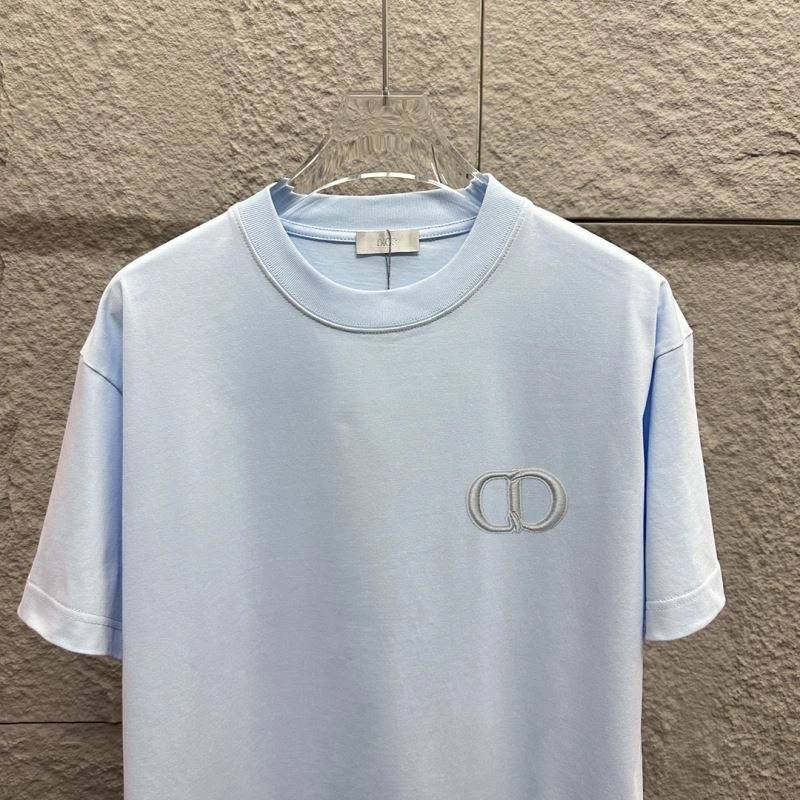 Accurate model Christian Dior T-Shirts