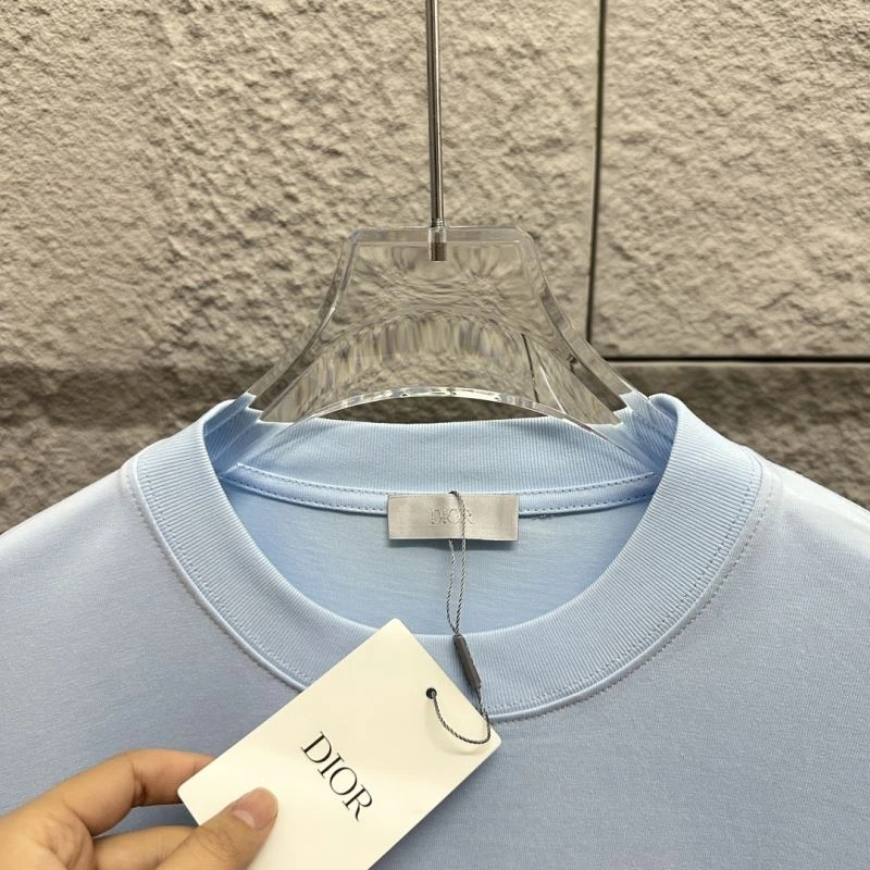 Accurate model Christian Dior T-Shirts
